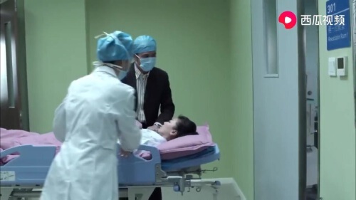 产科医生:医生态度非常恶略,导致产妇终止检查,这人不配做医生