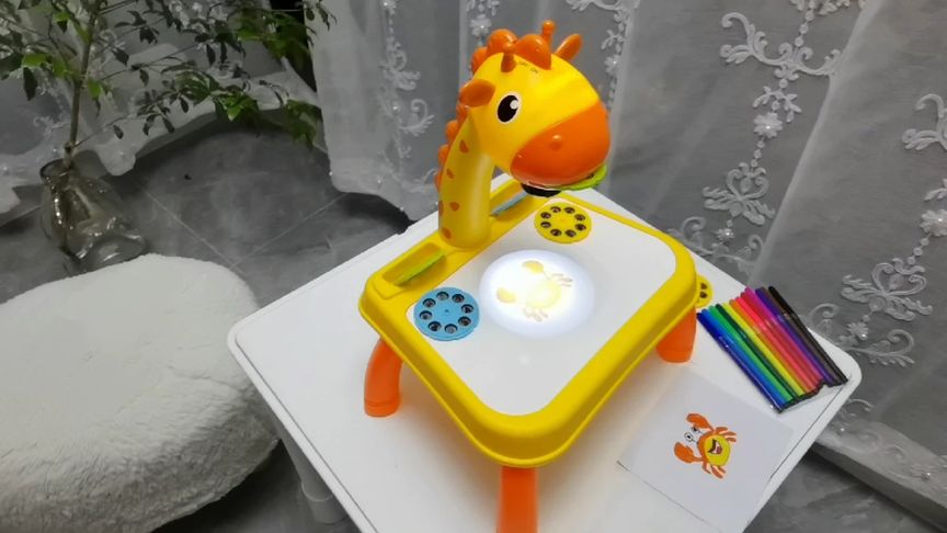 #今日开箱有惊喜 入手儿童投影绘画板,个人感觉颜值在线ߎ�喜欢!