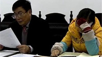 妻子患病丈夫要离婚,庭审现场妻子痛哭丈夫无动于衷,法院这样判