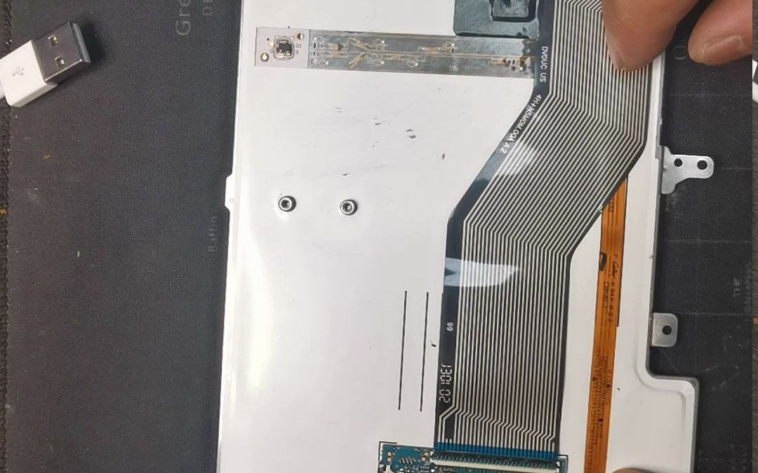 DELL E6520 E6420 E5540 E5440键盘电路板正确安装方法