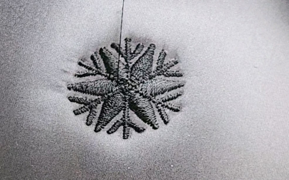 羽绒服 破洞 绣补