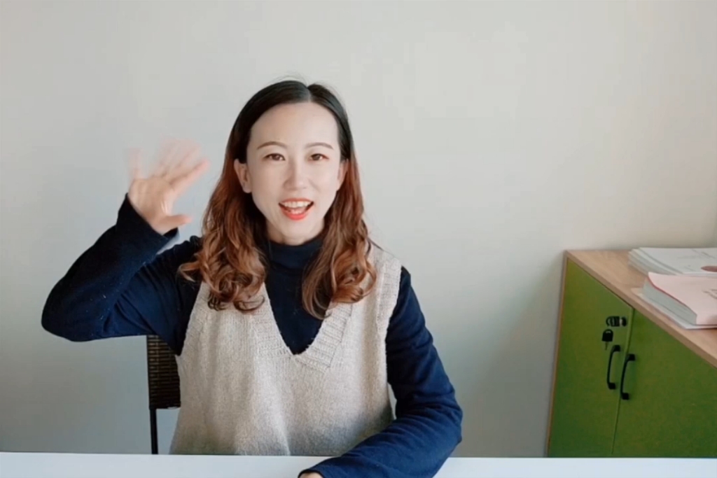 ...头像私信我,或扫描视频当中的二维码添加微信会有专业老师为你解答