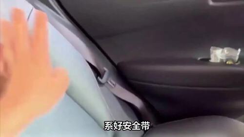 自动挡车起步正确方法