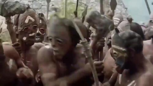 龙叔太机智了,自己喝的是啤酒,给土著的却是烟雾弹