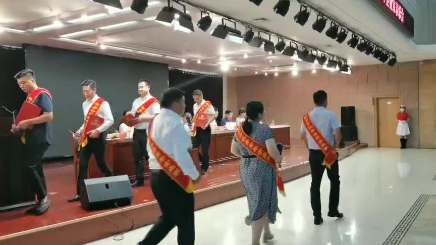 被评选为“新乡市优秀青年企业家”今天开表彰大会