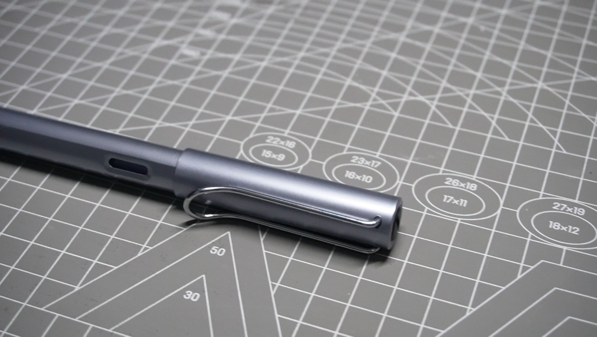 「滢烺のvlog」记录一下给钢笔换墨胆,墨囊和墨胆各有优缺。