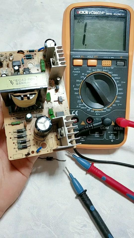 二极管的单相导通性什么意思?万用表演示给你看,清清楚楚,明明白白!