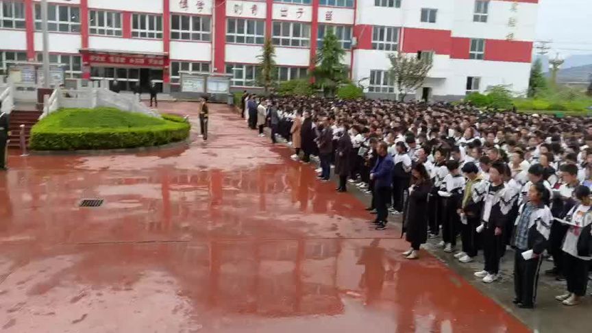 学生立志文,派送中!雨中的你们是国家的脊梁,社会的领头雁.