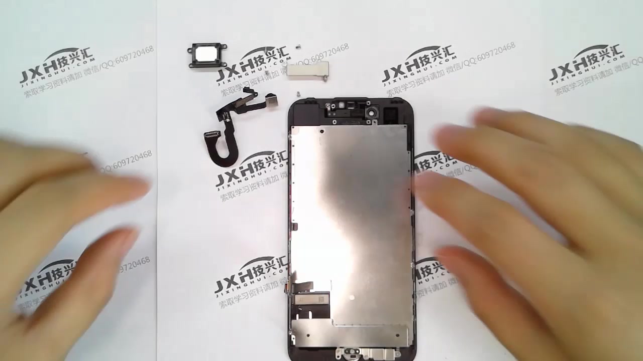 3分钟看懂苹果7立体扬声器/听筒的正确拆卸方法