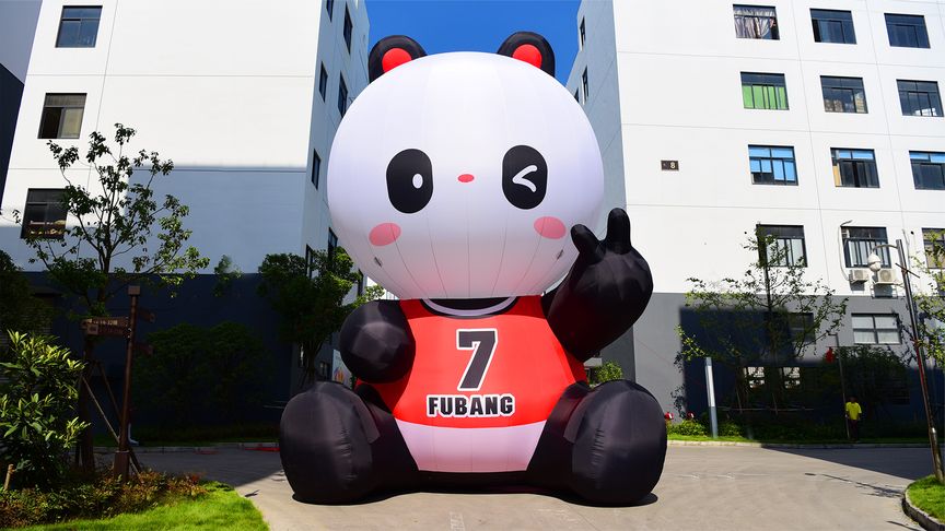 穿7号球衣的运动会吉祥物Panda卡通气模,8米高超大充气卡通熊猫