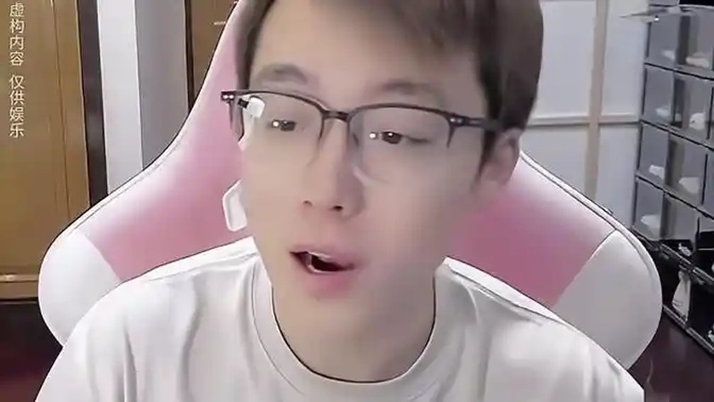 建议哈尔滨文旅局马上把秦志远和陈泽绑到中央大街,免费摸
