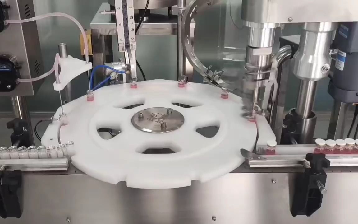 全自动西林瓶灌装机 液体定量上赛上盖轧盖贴标输出转盘式一体机...