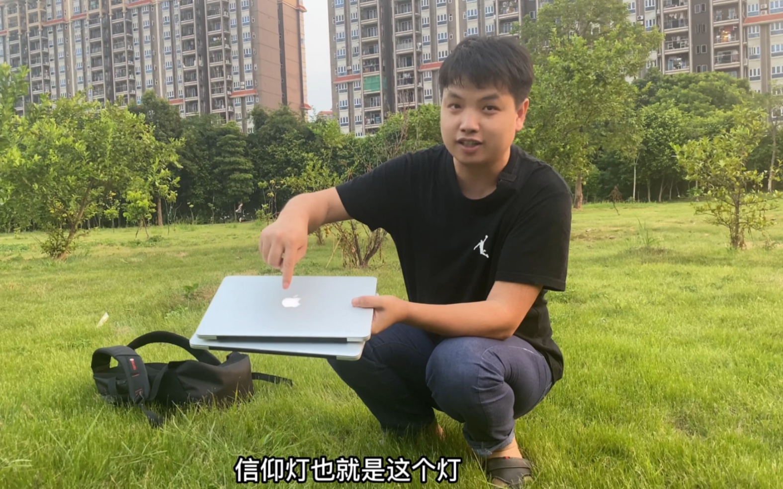 华强北市场拿一大堆苹果笔记本,14/15款Pro如何区别才不上当