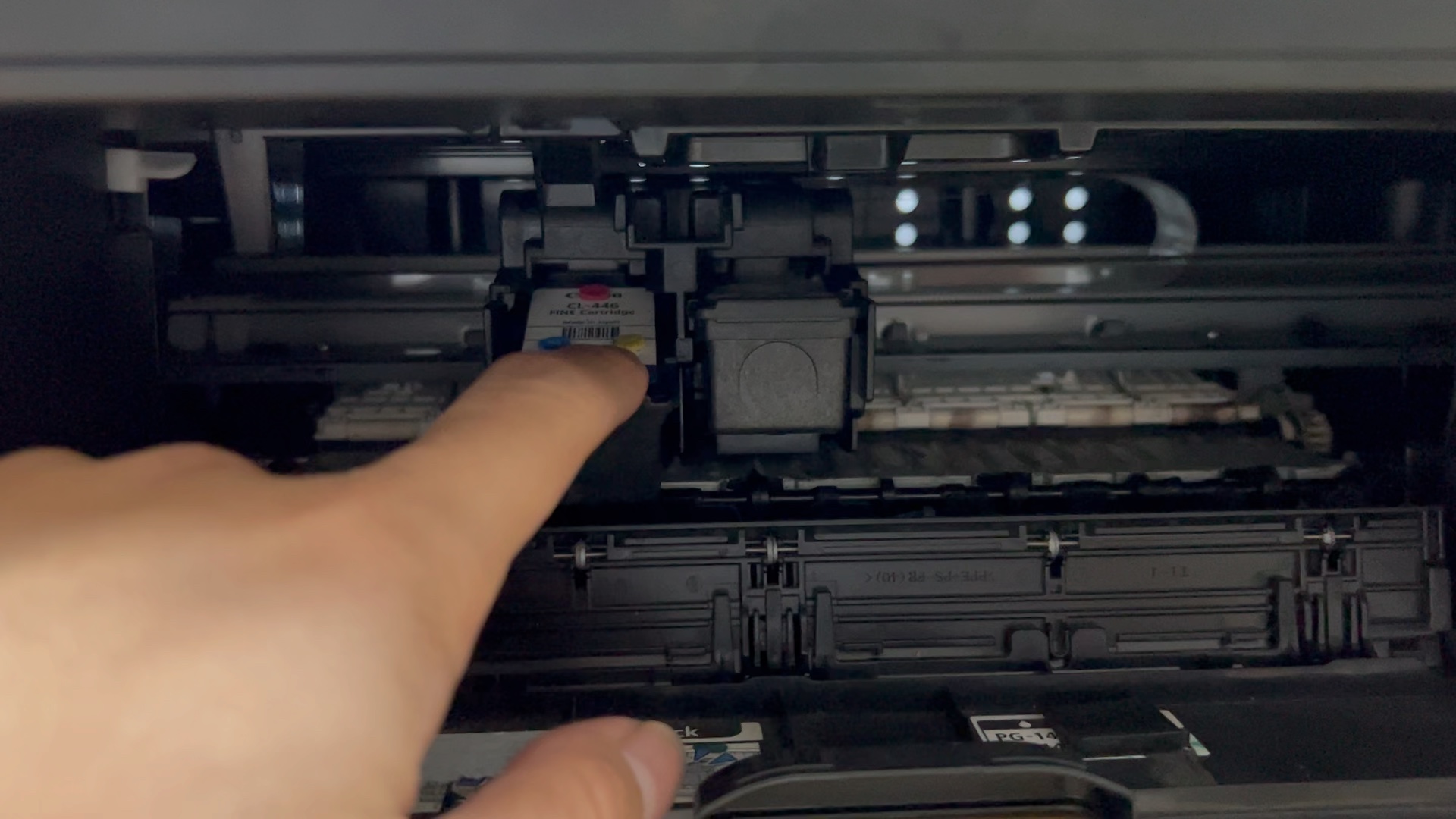 佳能取墨盒和装墨盒教程