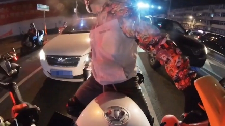 什么时候直行得让右转了?