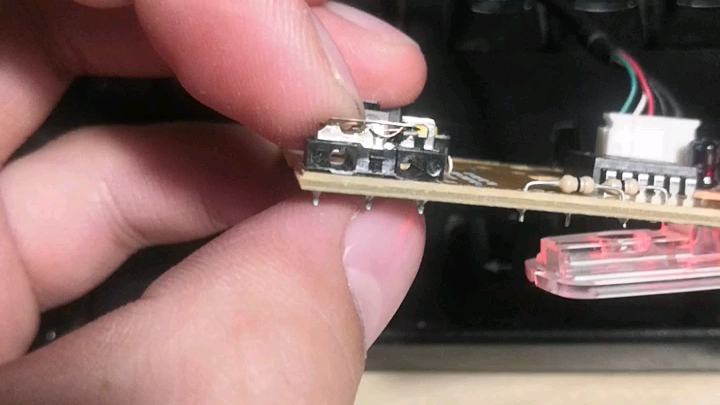 鼠标微动开关原理。