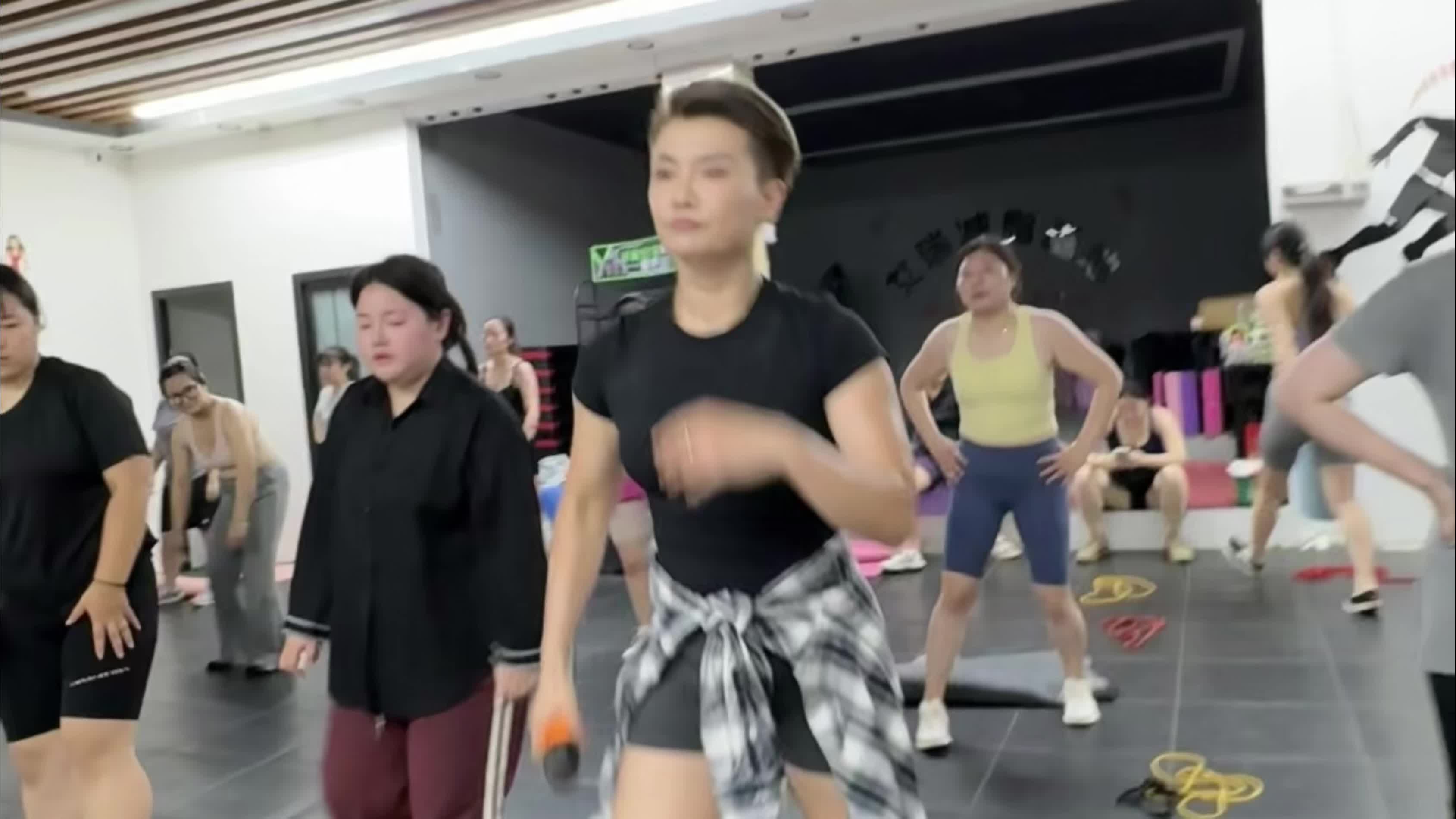 让我们预定运动的时间成为期待 而不是害怕,好身材就离你不远了