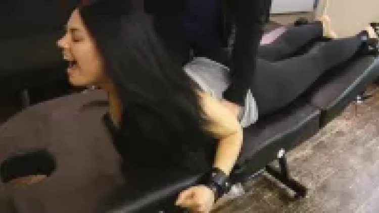 为啥人都怕“挠痒痒”?情侣亲自尝试,根本停不下来!