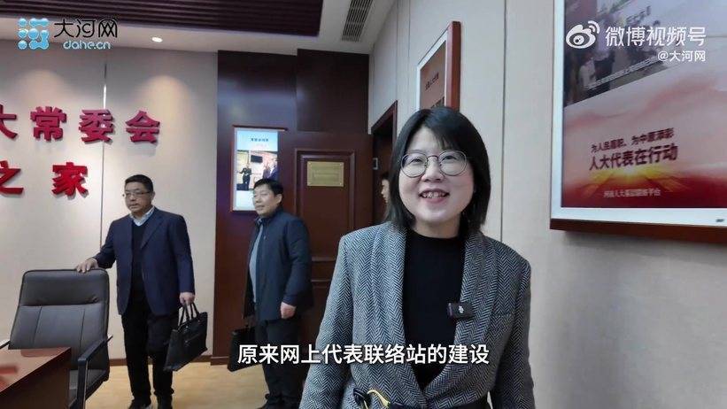 ...换个角度上思政课】
11月17日,省人大常委会机关举行在郑高校青年...