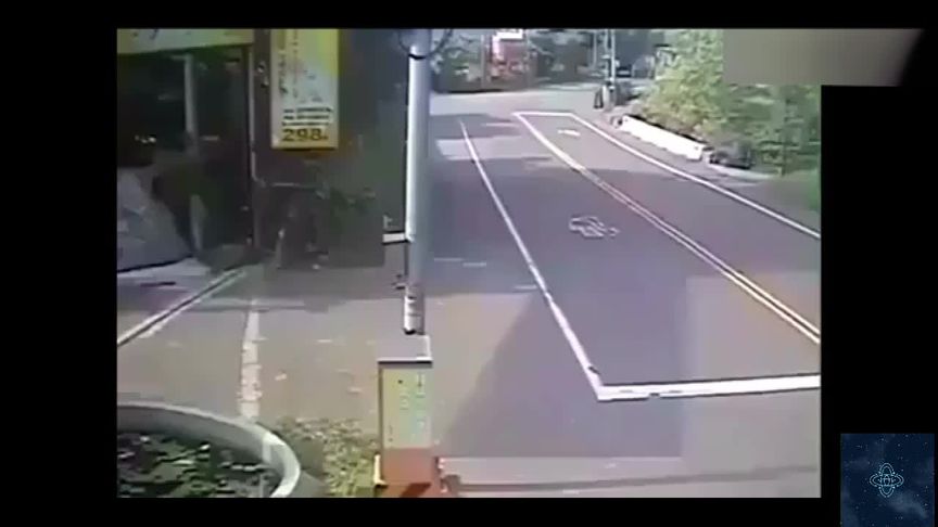 交通事故集锦,太惨烈了 ,不是监控实拍 难以置信!