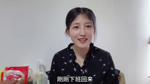 90后打工妹跟风买基金,3年亏损50%,一气之下全部卖出,太痛苦了