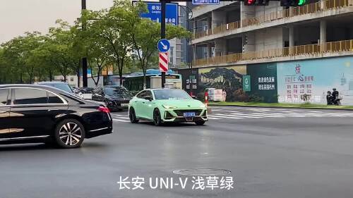 长安UN-V动感、时尚的溜背造型,原厂自带的悦耳声浪,可以升降的尾翼,...