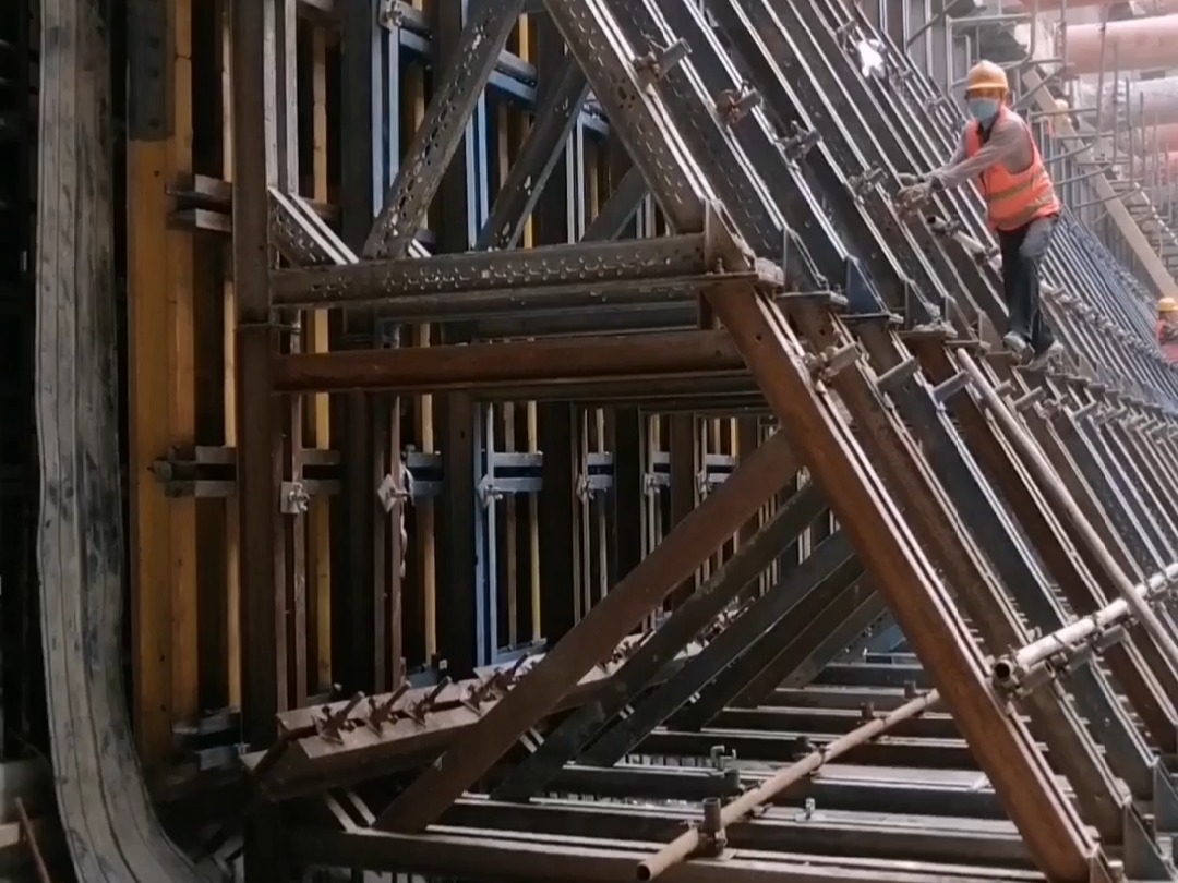 贯穿隧道单侧墙支模13717890889