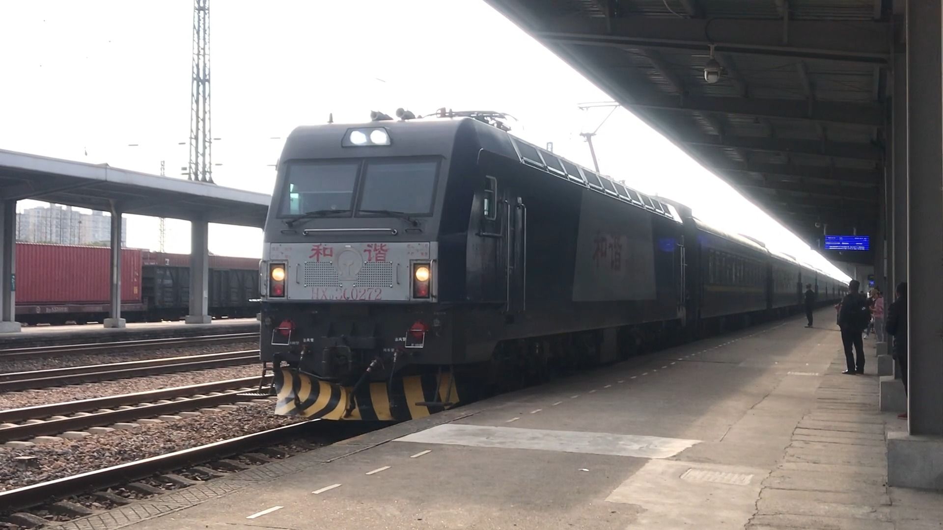 【包头客运段出品】K655次列车(呼和浩特东-杭州)进站视频