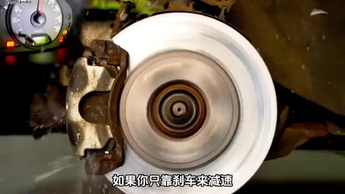 自动挡下长坡应该挂什么档位
