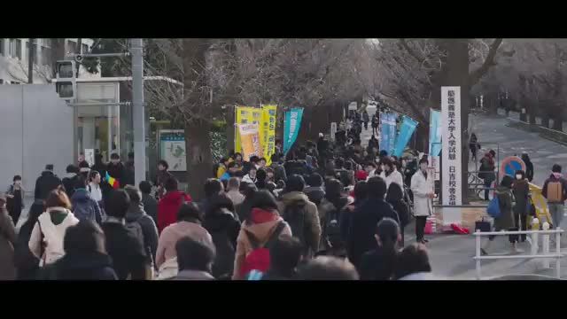 垫底辣妹,关注微信公众号分享电影院,自取免费百度网盘资源