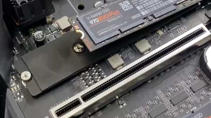 〖广州骏翔电脑组装〗要装一台艺术般的电脑主机,花费一整天的时间...