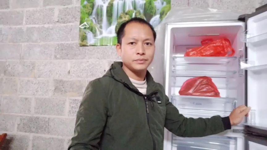 打工仔买了一个新冰箱,第一次使用,满满的一箱食物又快吃完了