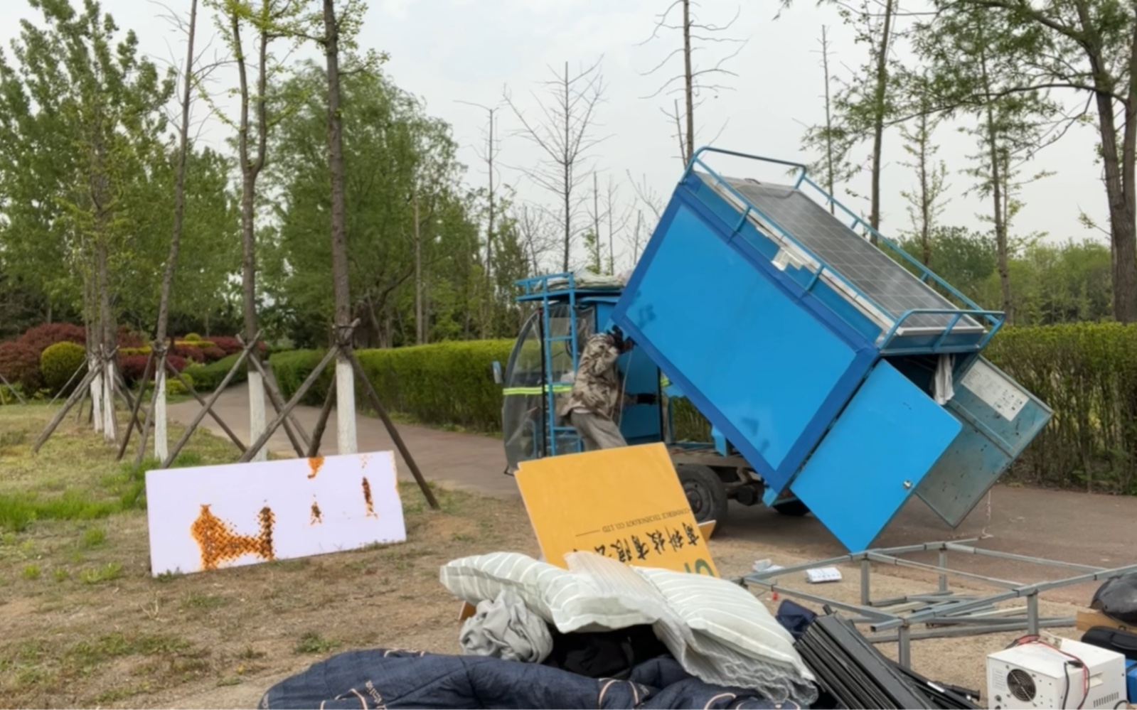 你见过开加水的电动三轮车全国自驾游的吗? 不用加油非常省钱 穷游...