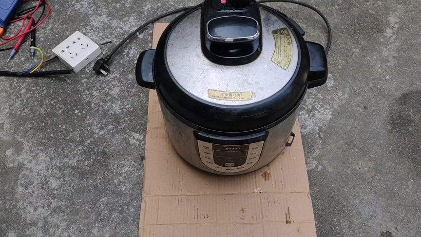 电压力锅开机灯闪报故障,修好也挺简单,有点动手能力就能搞定