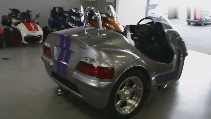 你见过带方向盘的摩托车吗?与汽车配置相同的三轮摩托