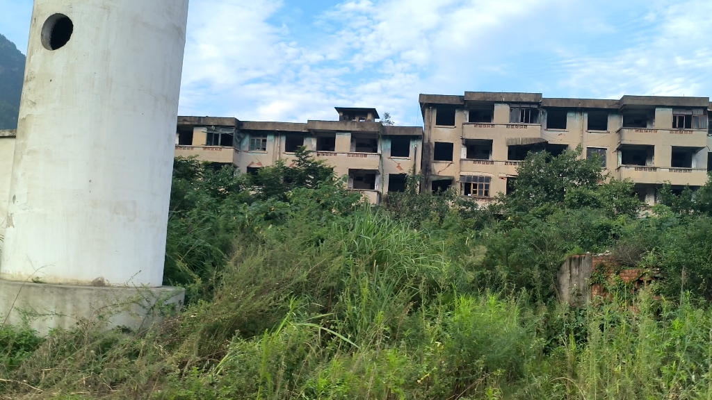 进去四川绵竹的汉旺地震遗址2