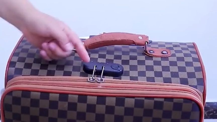 行李箱密码如果忘记了,一招教你打开!