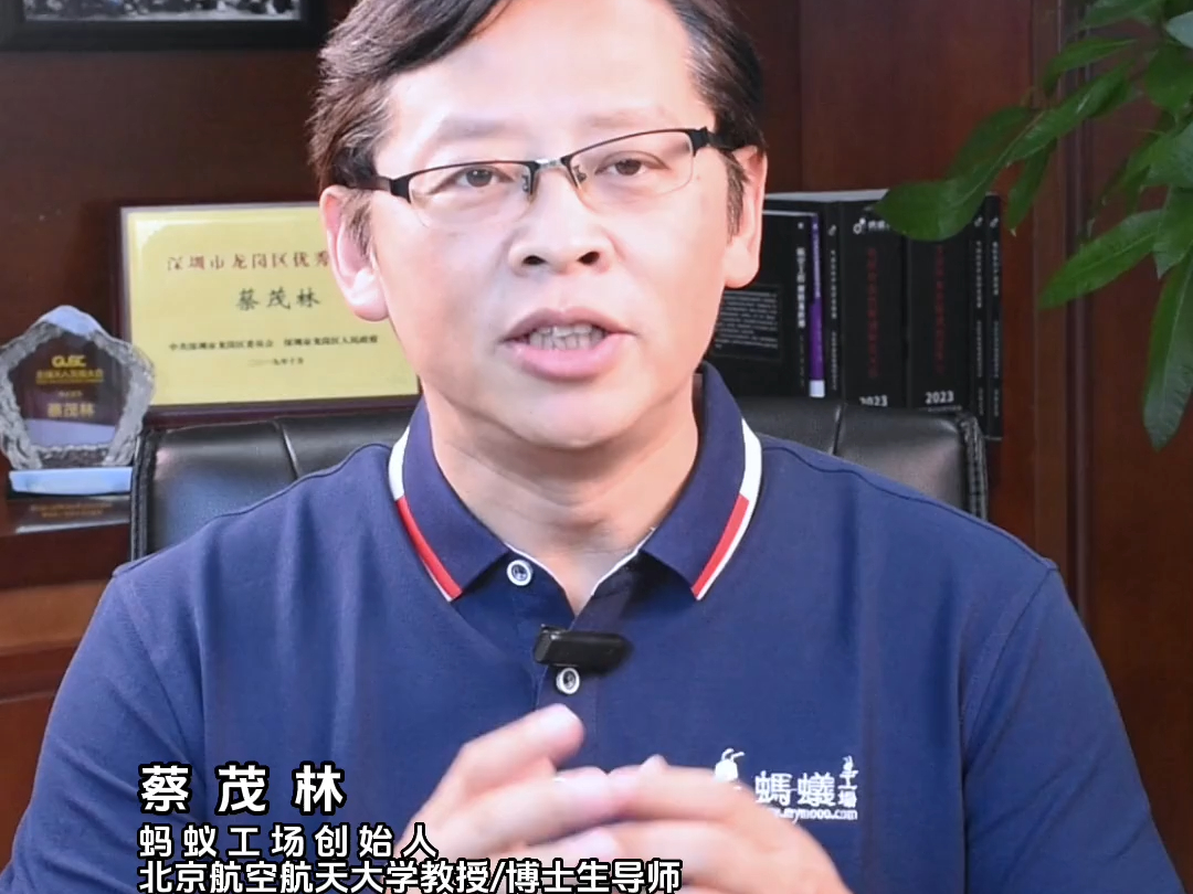 潜艇在水底,没有通讯信号,是如何定位导航的?
