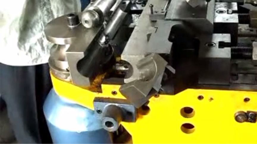 汽车排气管弯管机手动定位转交视频