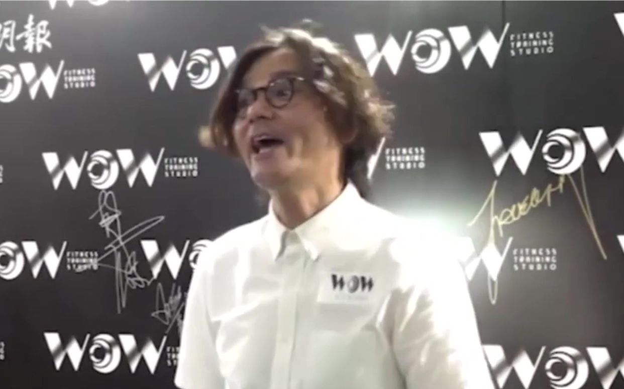 【现场】栋姐:“你看我虽然不大只…”并对记者蜜汁撒娇的采访+...