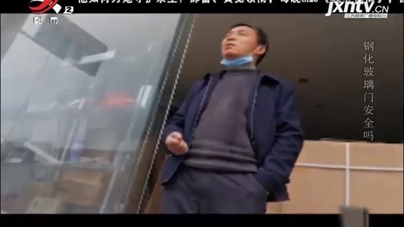 记者询问专业人士,其认为普通玻璃门不可能做感应门,因风险极大