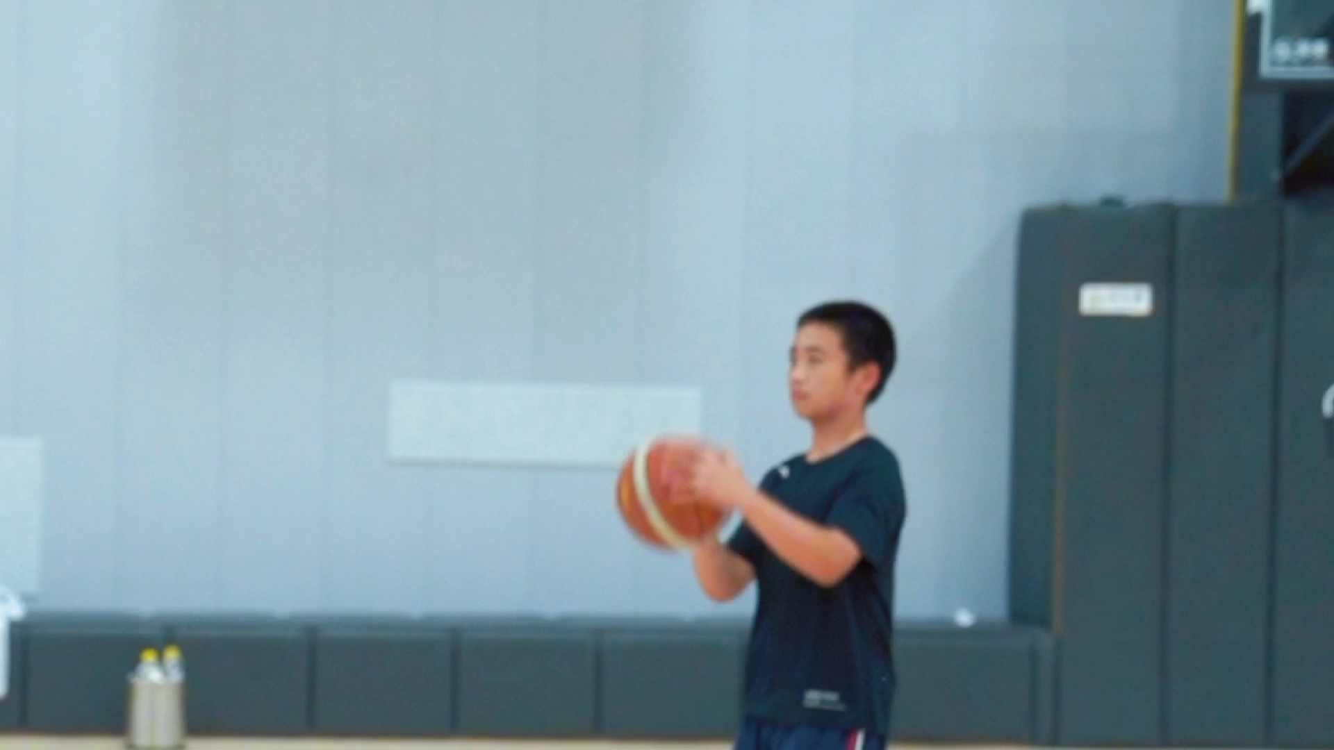 谁还在用双手投篮的帮我艾特出来 #篮球技巧教学 #投篮姿势 #阿里...