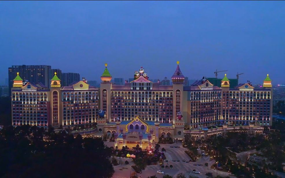 全国最大的熊猫主题酒店,近距离看熊猫三胞胎撒娇卖萌