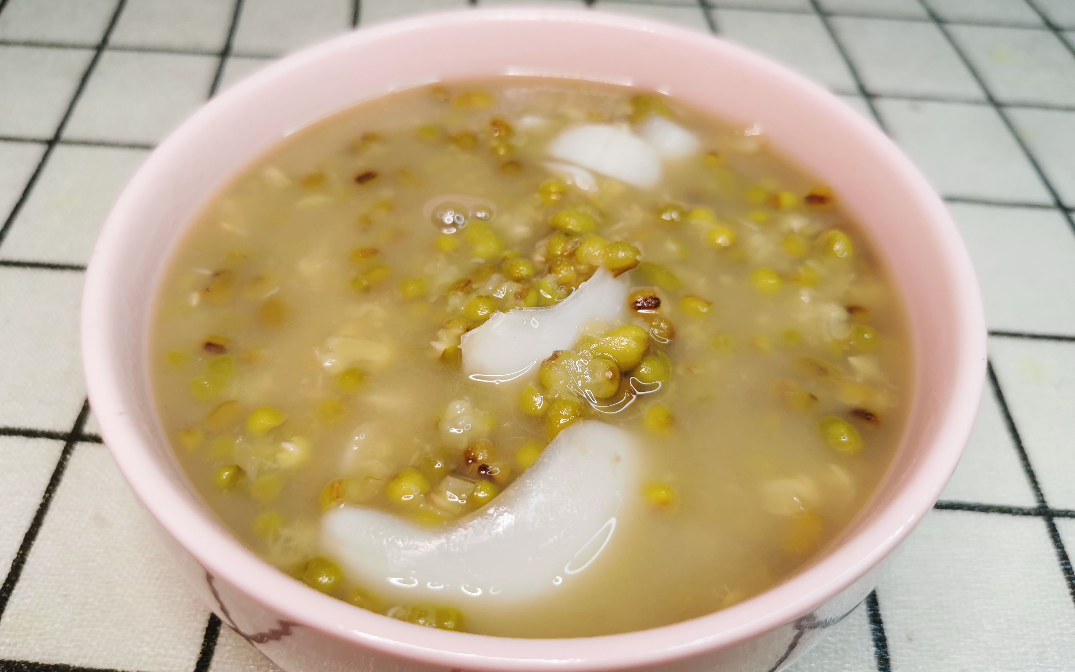 绿豆汤这样做抗氧化物质最丰富,喝了美容养颜又解暑