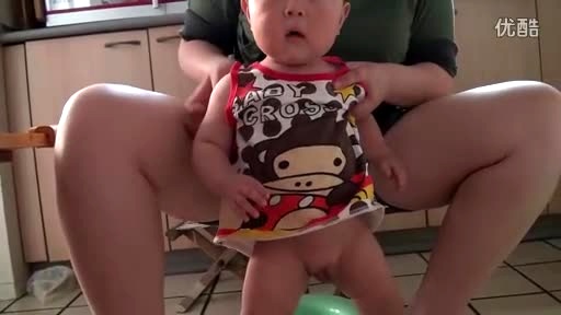 宝宝拉臭臭的表情
