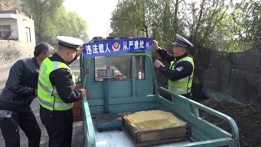 县交警大队全面铺开“四个全覆盖”交通安全宣传