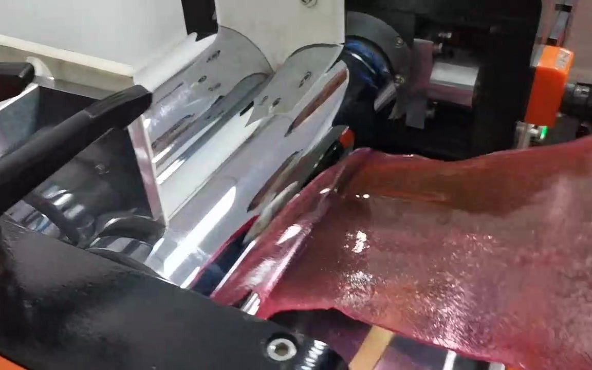 实验室试验用小型开炼机炼胶视频 5寸开炼机设备拉片操作及调节辊距...