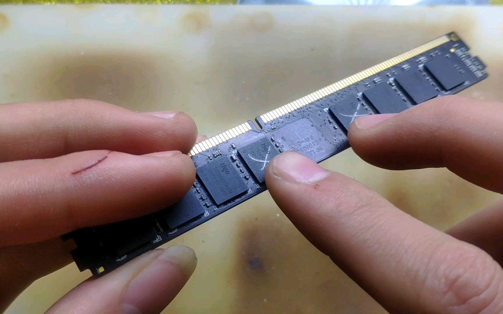 看完视频,你肯定会后悔曾经扔掉它![金泰克ddr3 8g 1600维修过程]