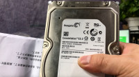 硬盘1分钟7200转的高速度,看看损坏的磁头破坏力到底有多么强大