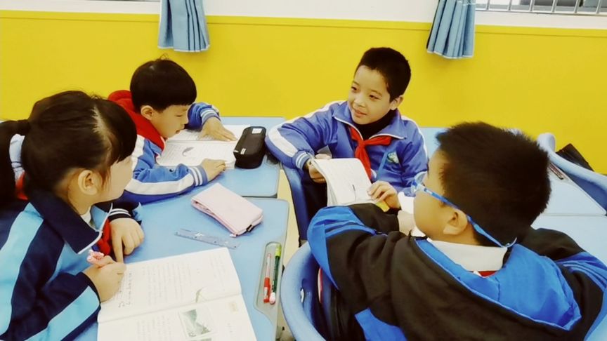 小组自主学习,热热闹闹的讨论环节,让学习没压力ߘ